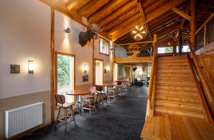 Restaurant » Red Cariboo Resort