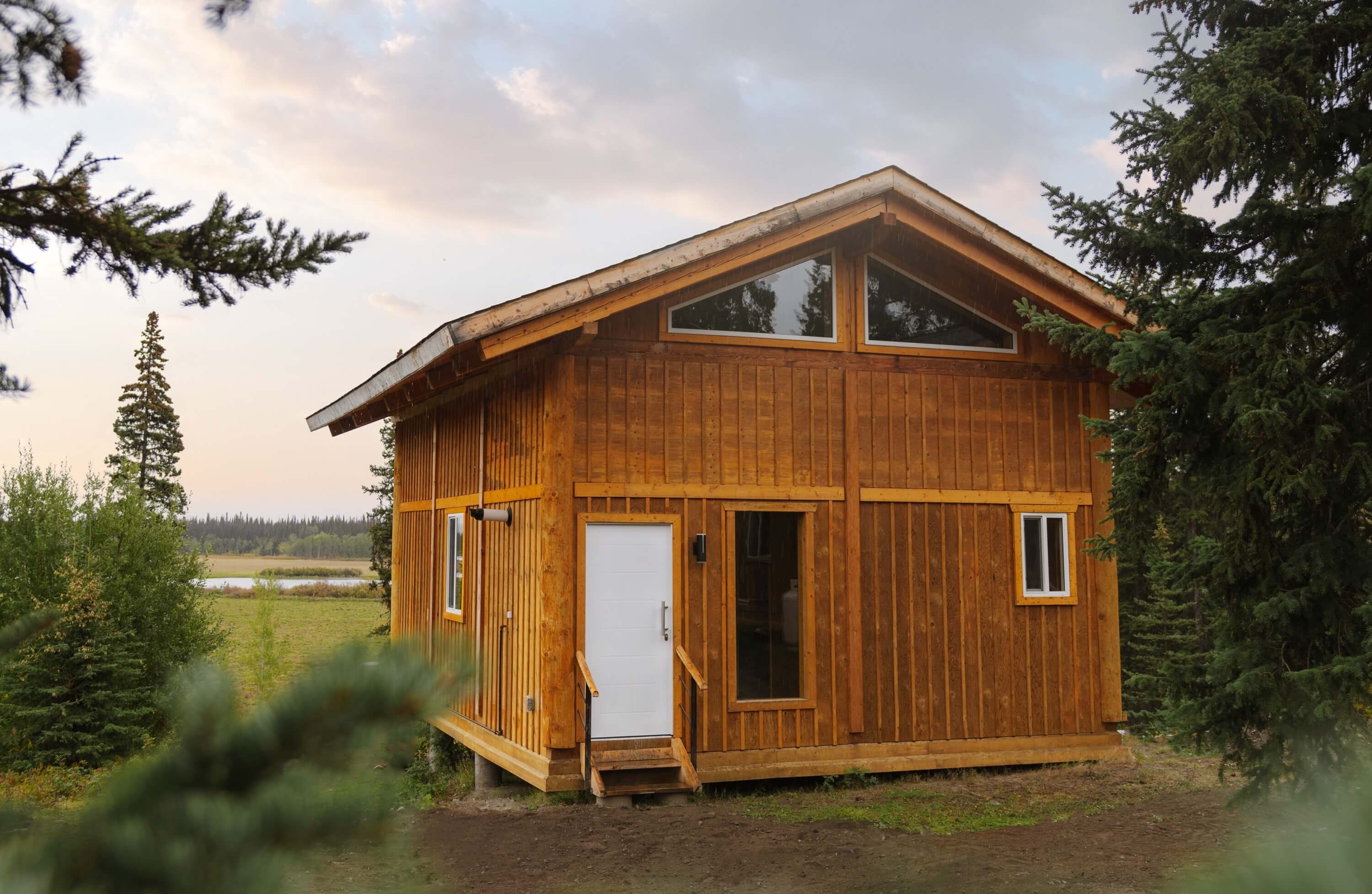 A great summer special offer in the brandnew Red Cariboo Resort ...